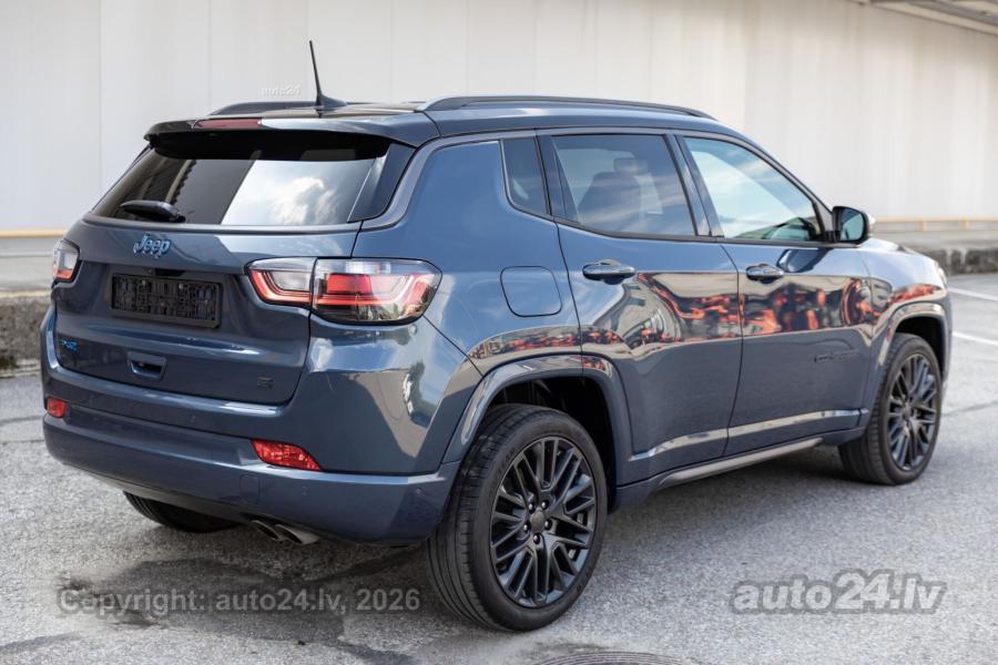 Blue Jeep Compass 2021 in Tallinn, with an engine capacity of 1.30 L and mileage of 112 thousand km for 19600 €, photo 5 on AUTOMOTO.COM.LV