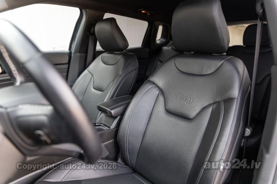 Blue Jeep Compass 2021 in Tallinn, with an engine capacity of 1.30 L and mileage of 112 thousand km for 19600 €, photo 10 on AUTOMOTO.COM.LV