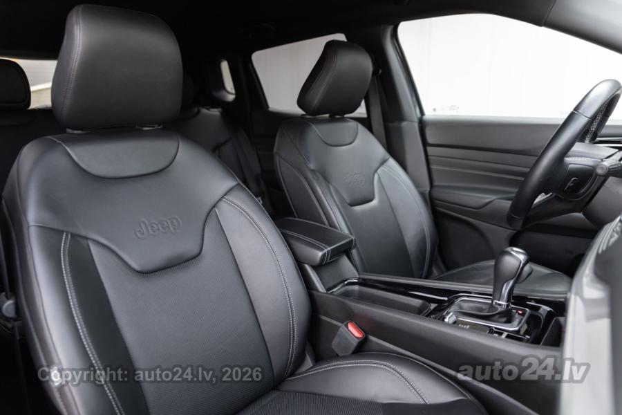 Blue Jeep Compass 2021 in Tallinn, with an engine capacity of 1.30 L and mileage of 112 thousand km for 19600 €, photo 11 on AUTOMOTO.COM.LV