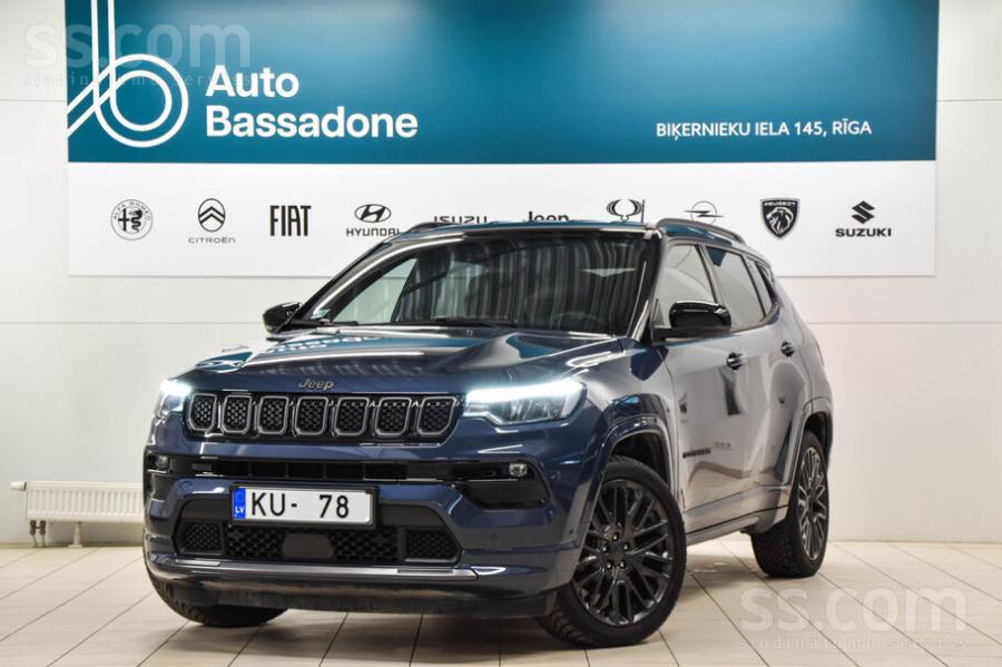 Blue Jeep Compass 2022 in Riga, with an engine capacity of 1.30 L and mileage of 18 thousand km for 23590 €, photo 1 on AUTOMOTO.COM.LV