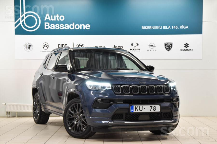 Blue Jeep Compass 2022 in Riga, with an engine capacity of 1.30 L and mileage of 18 thousand km for 23590 €, photo 3 on AUTOMOTO.COM.LV