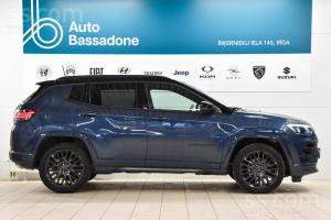 Blue Jeep Compass 2022 in Riga, with an engine capacity of 1.30 L and mileage of 18 thousand km for 23590 €, photo 4 on AUTOMOTO.COM.LV