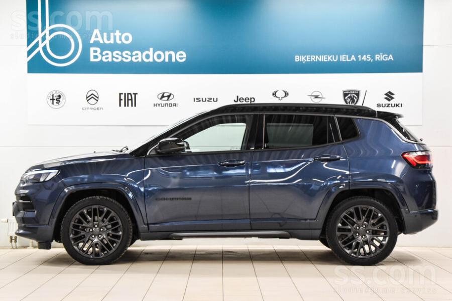 Blue Jeep Compass 2022 in Riga, with an engine capacity of 1.30 L and mileage of 18 thousand km for 23590 €, photo 5 on AUTOMOTO.COM.LV