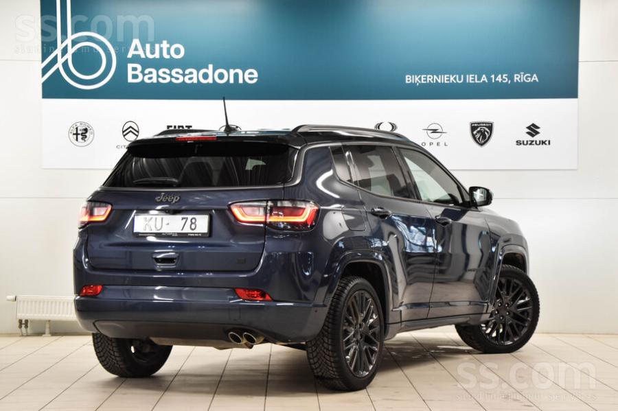 Blue Jeep Compass 2022 in Riga, with an engine capacity of 1.30 L and mileage of 18 thousand km for 23590 €, photo 8 on AUTOMOTO.COM.LV