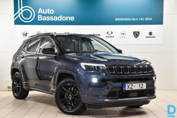 Zils Jeep Compass 2022 Rīga, ar dzinēja tilpumu 1.40 L un nobraukumu 60 tūkst. km par 28990 €, foto 3 vietnē AUTOMOTO.COM.LV