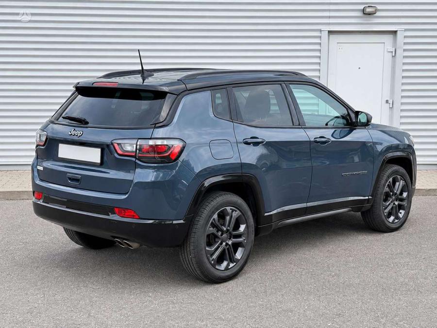 Blue Jeep Compass 2022 in Vilnius, with an engine capacity of 1.33 L and mileage of 131 thousand km for 16950 €, photo 4 on AUTOMOTO.COM.LV