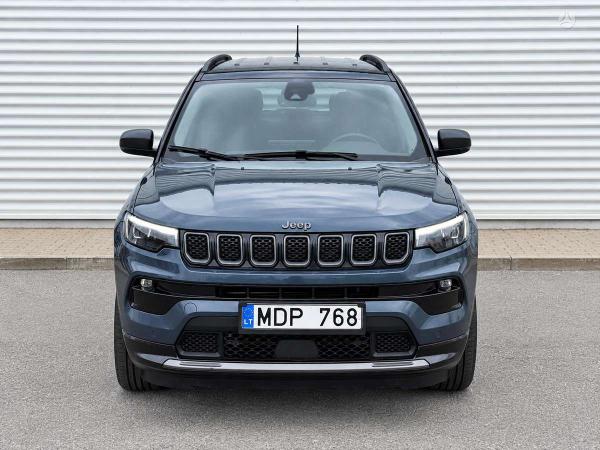 Jeep Compass 2022 in Vilnius on AUTOMOTO.COM.LV Blue Jeep Compass 2022 in Vilnius, with an engine capacity of 1.33 L and mileage of 131 thousand km for 16950 β¬, photo 6 on AUTOMOTO.COM.LV
