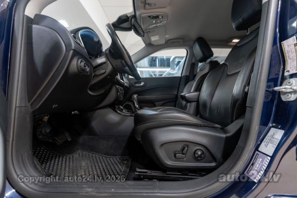 Zils Jeep Compass 2020 Tallina, ar dzinēja tilpumu 1.40 L un nobraukumu 75 tūkst. km par 16750 €, foto 5 vietnē AUTOMOTO.COM.LV