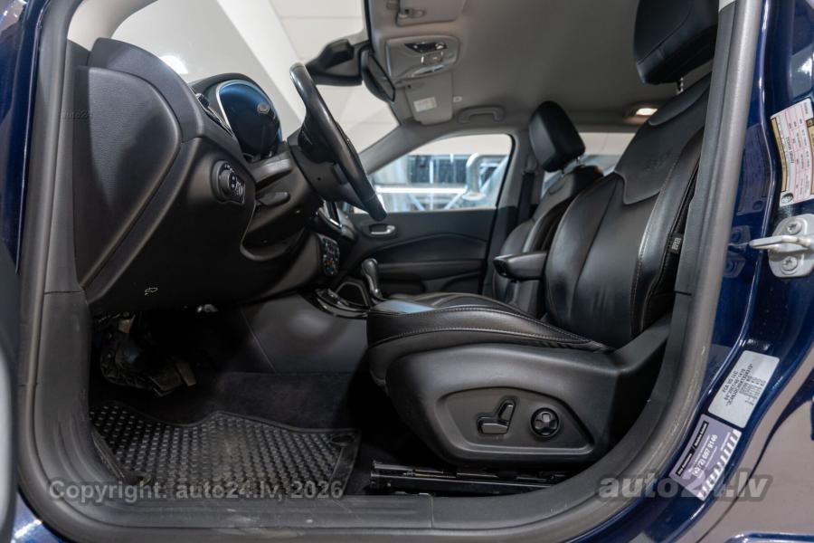 Zils Jeep Compass 2020 Tallina, ar dzinēja tilpumu 1.40 L un nobraukumu 75 tūkst. km par 16750 €, foto 6 vietnē AUTOMOTO.COM.LV