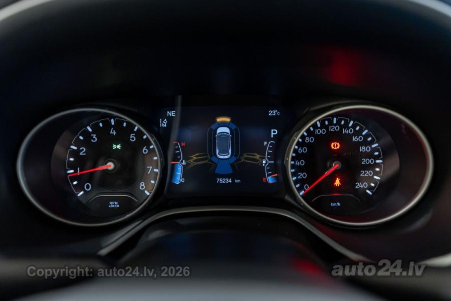 Zils Jeep Compass 2020 Tallina, ar dzinēja tilpumu 1.40 L un nobraukumu 75 tūkst. km par 16750 €, foto 10 vietnē AUTOMOTO.COM.LV