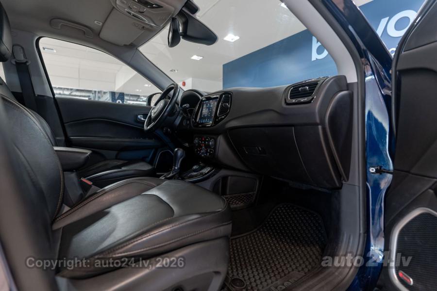 Zils Jeep Compass 2020 Tallina, ar dzinēja tilpumu 1.40 L un nobraukumu 75 tūkst. km par 16750 €, foto 12 vietnē AUTOMOTO.COM.LV