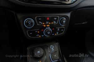Zils Jeep Compass 2020 Tallina, ar dzinēja tilpumu 1.40 L un nobraukumu 75 tūkst. km par 16750 €, foto 17 vietnē AUTOMOTO.COM.LV
