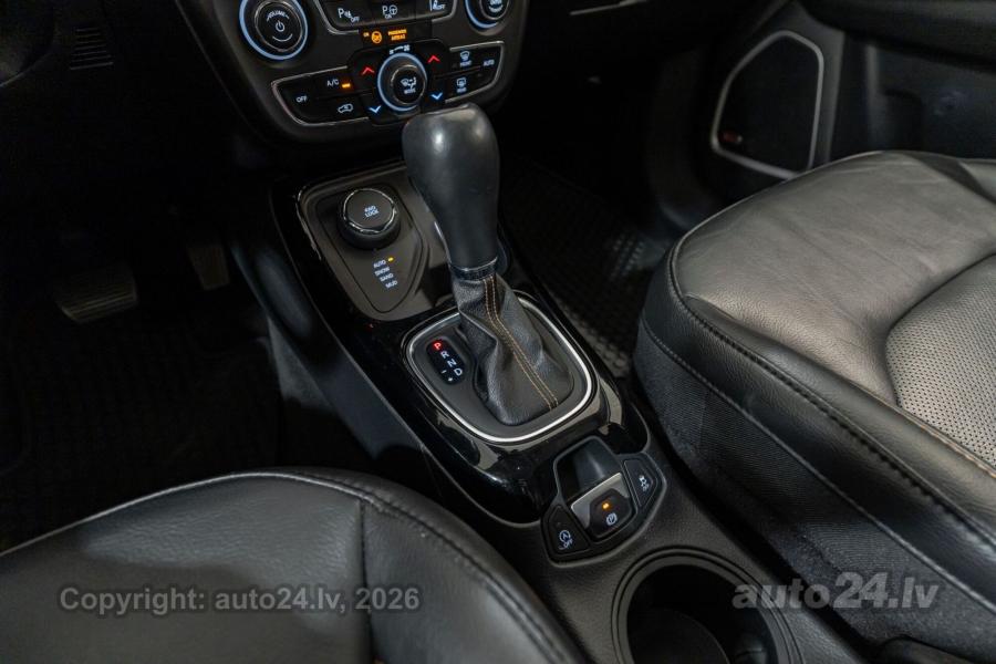 Zils Jeep Compass 2020 Tallina, ar dzinēja tilpumu 1.40 L un nobraukumu 75 tūkst. km par 16750 €, foto 18 vietnē AUTOMOTO.COM.LV