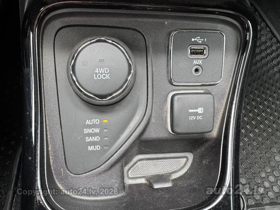 Blue Jeep Compass 2020 in Tallinn, with an engine capacity of 1.40 L and mileage of 113 thousand km for 12995 €, photo 20 on AUTOMOTO.COM.LV