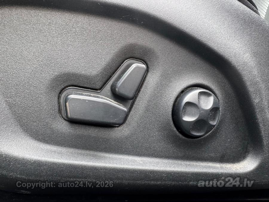 Blue Jeep Compass 2020 in Tallinn, with an engine capacity of 1.40 L and mileage of 113 thousand km for 12995 €, photo 25 on AUTOMOTO.COM.LV