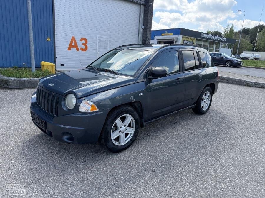 Jeep Compass 2006 in Vilnius, with an engine capacity of 2.00 L and mileage of 299 thousand km for 1100 €, photo 1 on AUTOMOTO.COM.LV