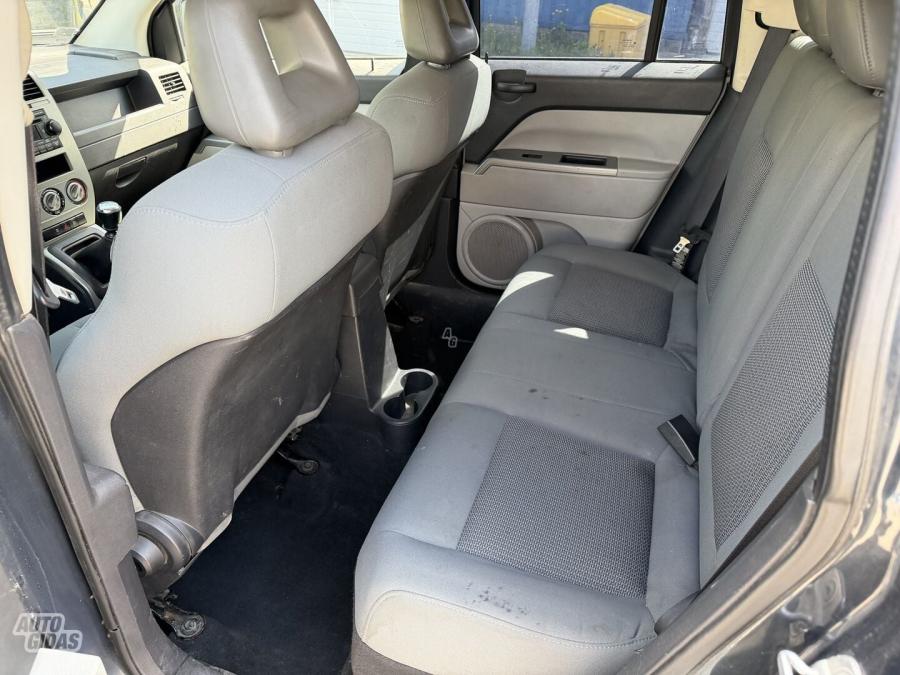 Jeep Compass 2006 in Vilnius, with an engine capacity of 2.00 L and mileage of 299 thousand km for 1100 €, photo 9 on AUTOMOTO.COM.LV