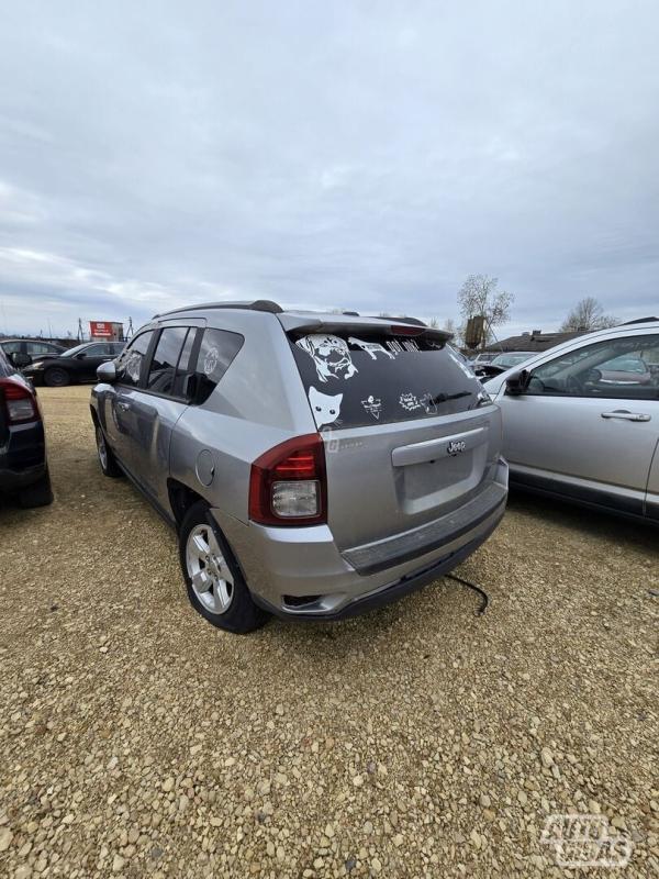 Jeep Compass 2016 in Siauliai, with an engine capacity of 2.00 L and mileage of 263 thousand km for 1600 €, photo 4 on AUTOMOTO.COM.LV