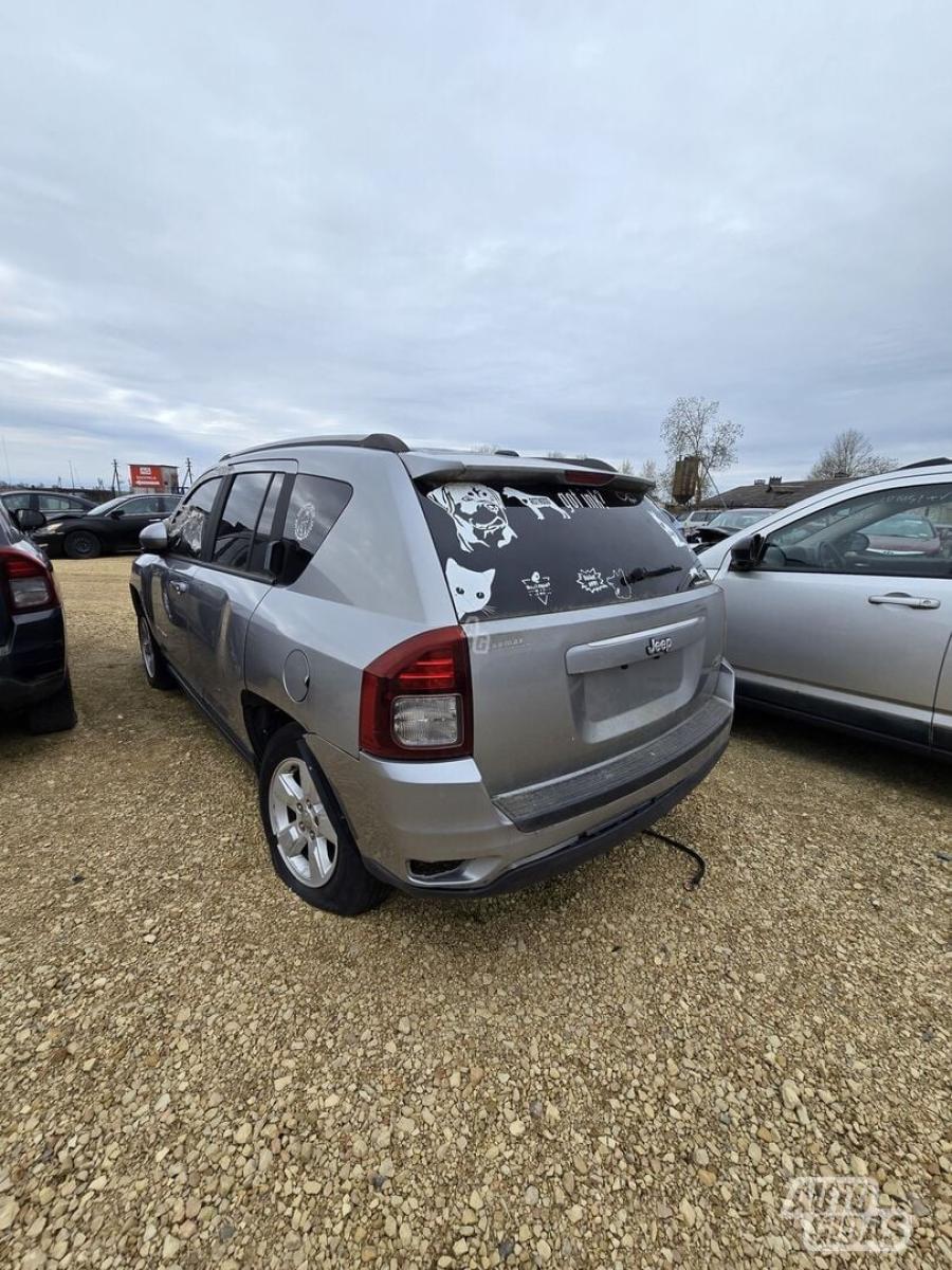Jeep Compass 2016 in Siauliai, with an engine capacity of 2.00 L and mileage of 263 thousand km for 1600 €, photo 4 on AUTOMOTO.COM.LV