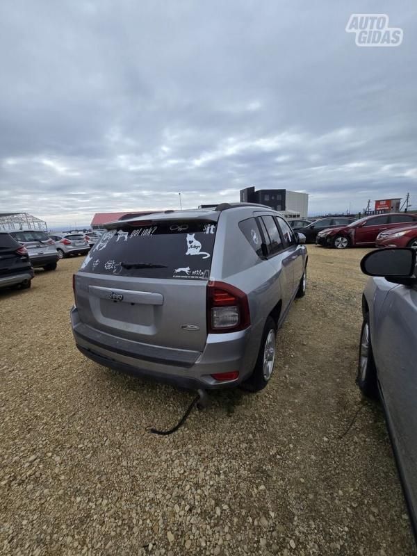Jeep Compass 2016 in Siauliai, with an engine capacity of 2.00 L and mileage of 263 thousand km for 1600 €, photo 5 on AUTOMOTO.COM.LV