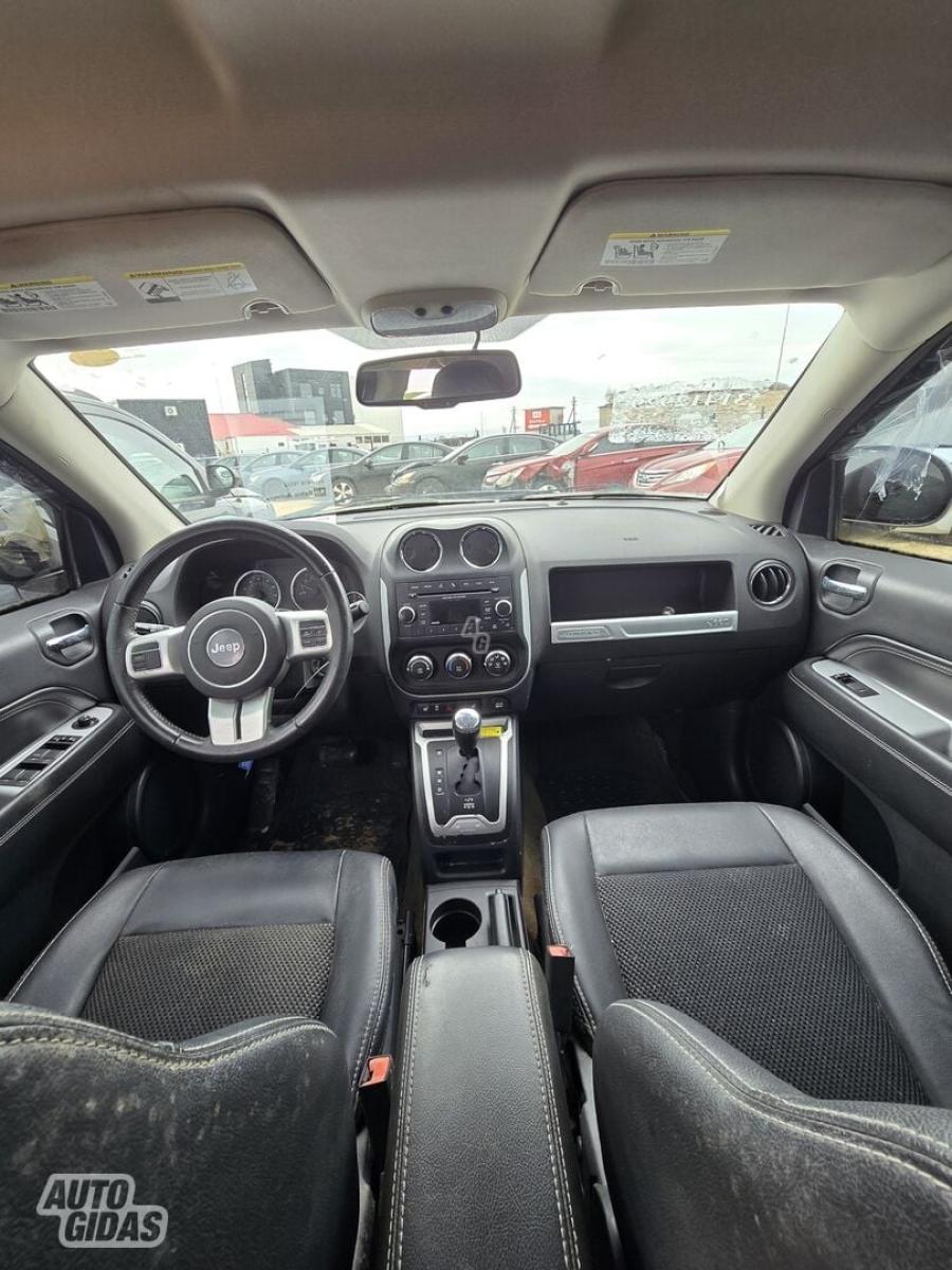 Jeep Compass 2016 in Siauliai, with an engine capacity of 2.00 L and mileage of 263 thousand km for 1600 €, photo 6 on AUTOMOTO.COM.LV