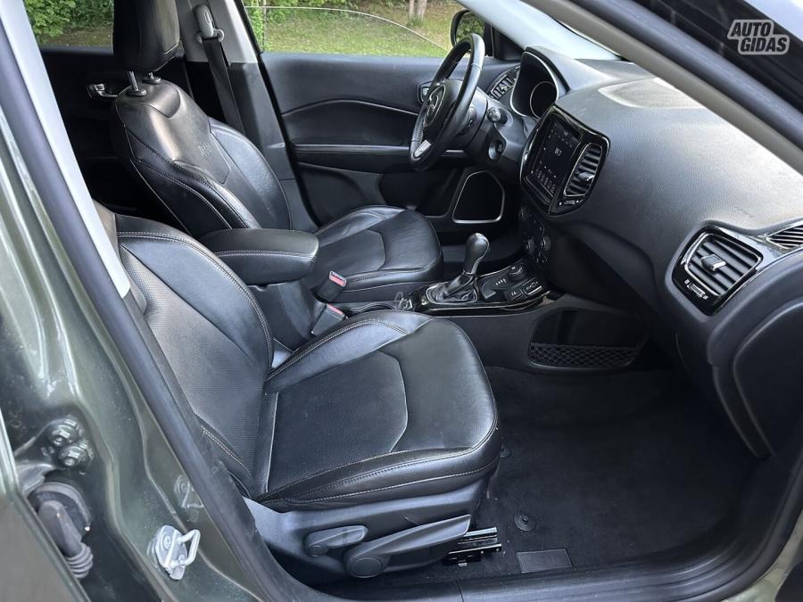 Jeep Compass 2018 in Vilnius, with an engine capacity of 2.40 L and mileage of 200 thousand km for 7400 €, photo 13 on AUTOMOTO.COM.LV