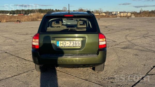 Green Jeep Compass 2008 in Riga, with an engine capacity of 2.40 L and mileage of 0 thousand km for 2999 €, photo 4 on AUTOMOTO.COM.LV