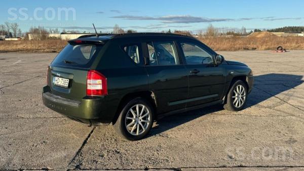 Green Jeep Compass 2008 in Riga, with an engine capacity of 2.40 L and mileage of 0 thousand km for 2999 €, photo 5 on AUTOMOTO.COM.LV