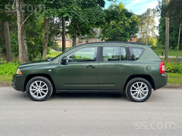 Green Jeep Compass 2008 in Riga, with an engine capacity of 2.40 L and mileage of 0 thousand km for 2899 €, photo 2 on AUTOMOTO.COM.LV