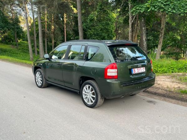 Green Jeep Compass 2008 in Riga, with an engine capacity of 2.40 L and mileage of 0 thousand km for 2899 €, photo 3 on AUTOMOTO.COM.LV