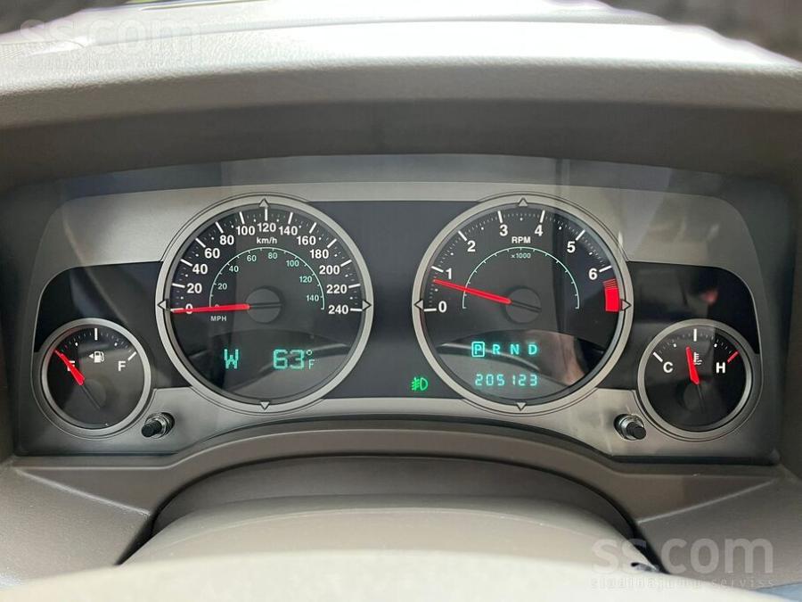 Green Jeep Compass 2008 in Riga, with an engine capacity of 2.40 L and mileage of 0 thousand km for 2899 €, photo 14 on AUTOMOTO.COM.LV