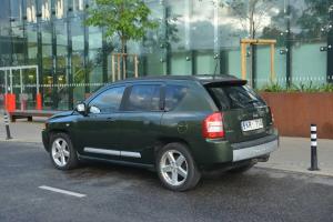 Green Jeep Compass 2008 in Riga, with an engine capacity of 2.00 L and mileage of 215 thousand km for 3500 €, photo 3 on AUTOMOTO.COM.LV