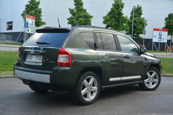 Green Jeep Compass 2008 in Riga, with an engine capacity of 2.00 L and mileage of 215 thousand km for 3500 €, photo 6 on AUTOMOTO.COM.LV