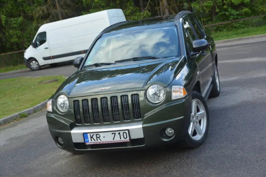 Green Jeep Compass 2008 in Riga, with an engine capacity of 2.00 L and mileage of 215 thousand km for 3500 €, photo 8 on AUTOMOTO.COM.LV