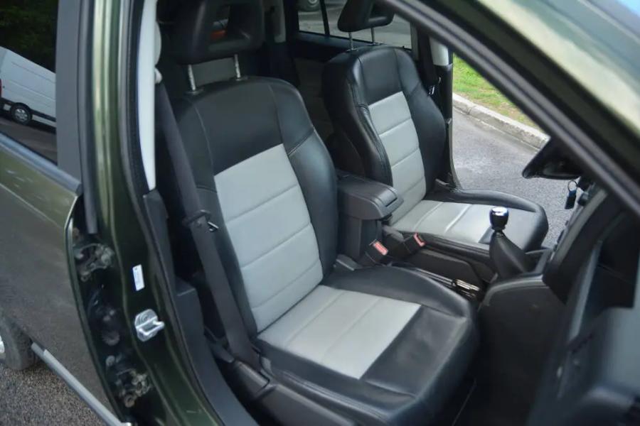 Green Jeep Compass 2008 in Riga, with an engine capacity of 2.00 L and mileage of 215 thousand km for 3500 €, photo 12 on AUTOMOTO.COM.LV