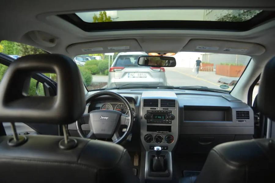 Green Jeep Compass 2008 in Riga, with an engine capacity of 2.00 L and mileage of 215 thousand km for 3500 €, photo 22 on AUTOMOTO.COM.LV