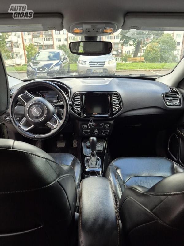 Green Jeep Compass 2018 in Alytus, with an engine capacity of 2.40 L and mileage of 300 thousand km for 14500 €, photo 8 on AUTOMOTO.COM.LV