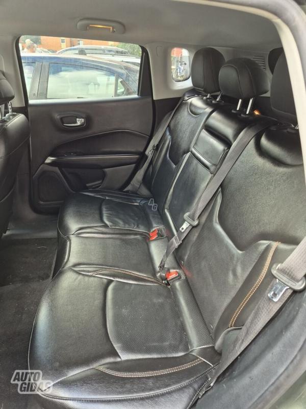 Green Jeep Compass 2018 in Alytus, with an engine capacity of 2.40 L and mileage of 300 thousand km for 14500 €, photo 10 on AUTOMOTO.COM.LV