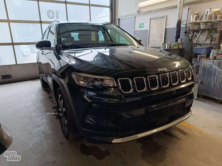 Green Jeep Compass 2021 in Kaunas, with an engine capacity of 1.30 L and mileage of 36 thousand km for 22484 €, photo 1 on AUTOMOTO.COM.LV