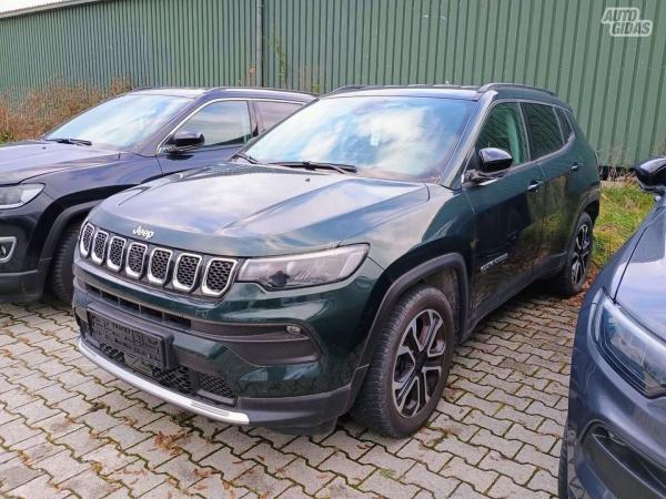 Green Jeep Compass 2021 in Kaunas, with an engine capacity of 1.30 L and mileage of 26 thousand km for 22379 €, photo 2 on AUTOMOTO.COM.LV