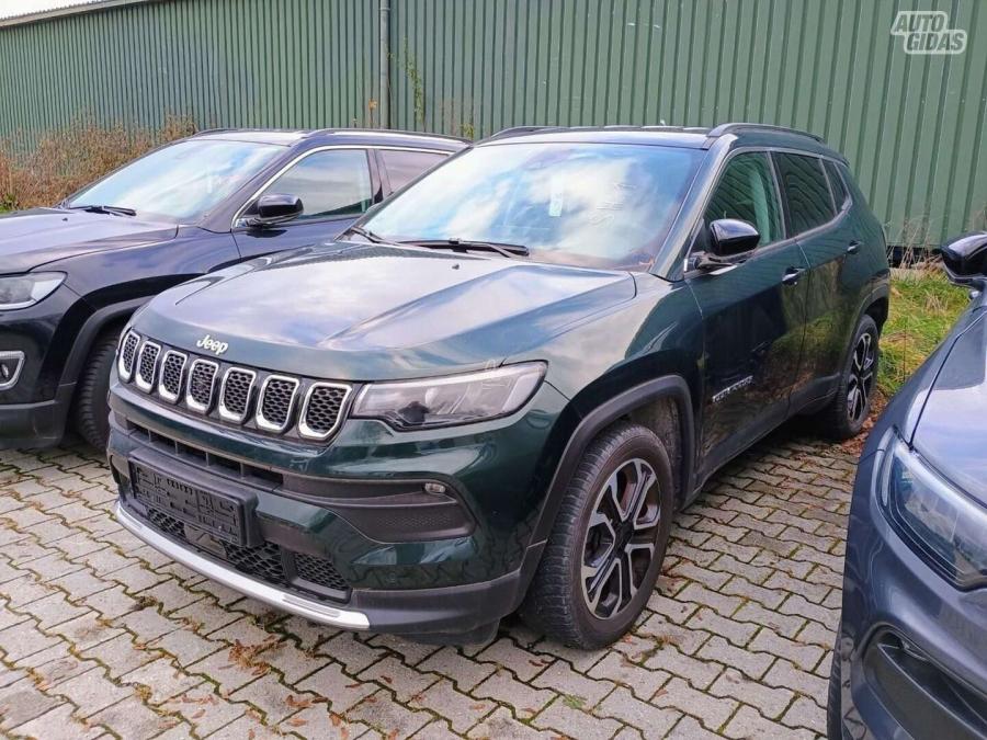 Green Jeep Compass 2021 in Kaunas, with an engine capacity of 1.30 L and mileage of 26 thousand km for 22379 €, photo 2 on AUTOMOTO.COM.LV