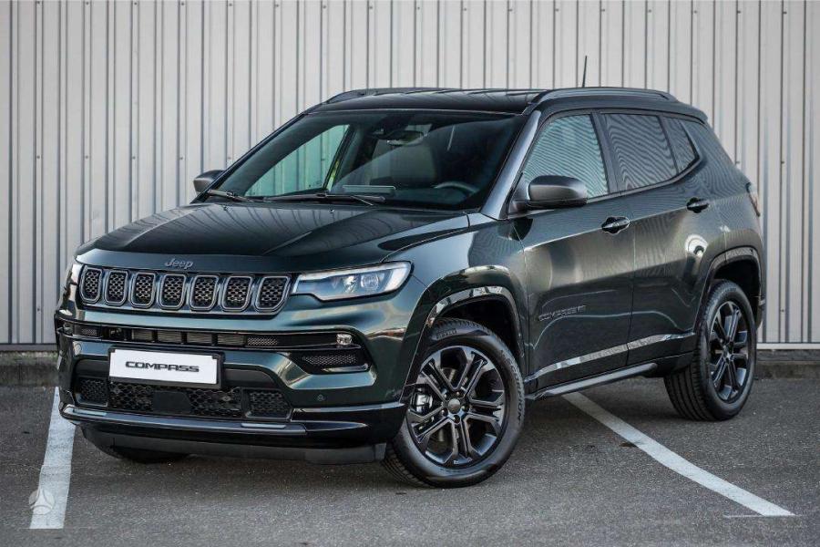 Green Jeep Compass 2021 in Vilnius, with an engine capacity of 1.33 L and mileage of 49 thousand km for 21950 €, photo 1 on AUTOMOTO.COM.LV