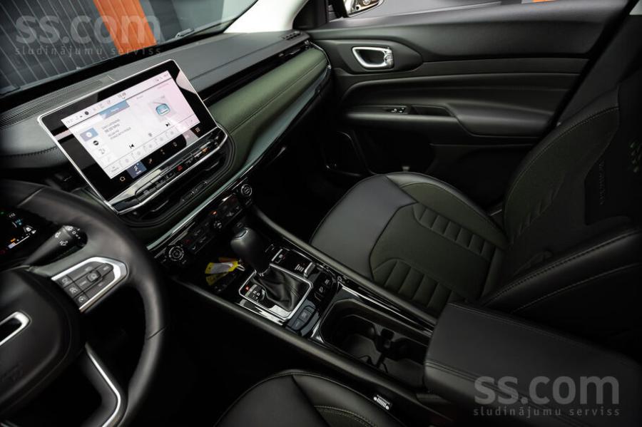 Zaļš Jeep Compass 2025 Jelgava, ar dzinēja tilpumu 1.40 L un nobraukumu 0 tūkst. km par 21500 €, foto 22 vietnē AUTOMOTO.COM.LV