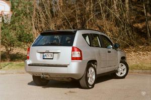 Grey Jeep Compass 2007 in Vilnius, with an engine capacity of 2.36 L and mileage of 165 thousand km for 3000 €, photo 3 on AUTOMOTO.COM.LV