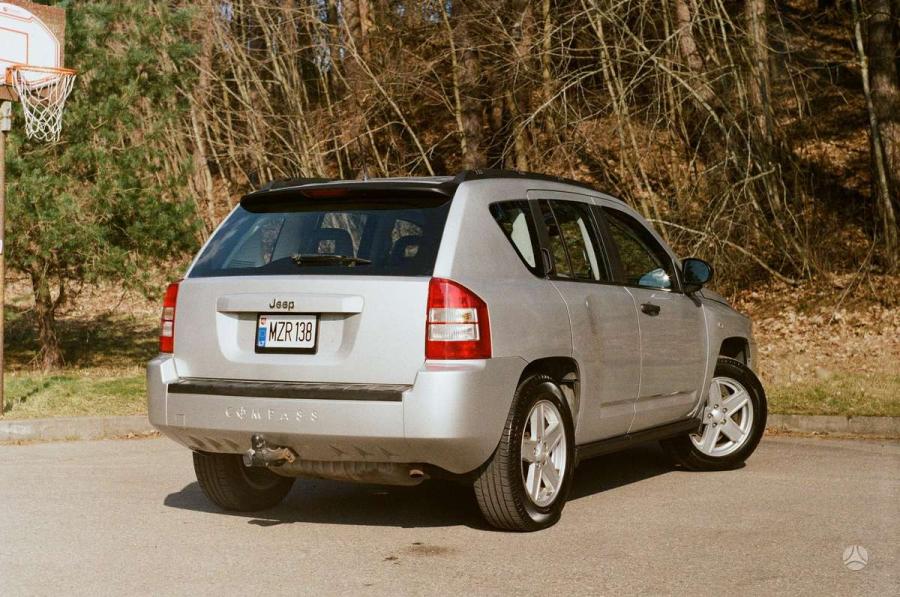 Grey Jeep Compass 2007 in Vilnius, with an engine capacity of 2.36 L and mileage of 165 thousand km for 3000 €, photo 3 on AUTOMOTO.COM.LV