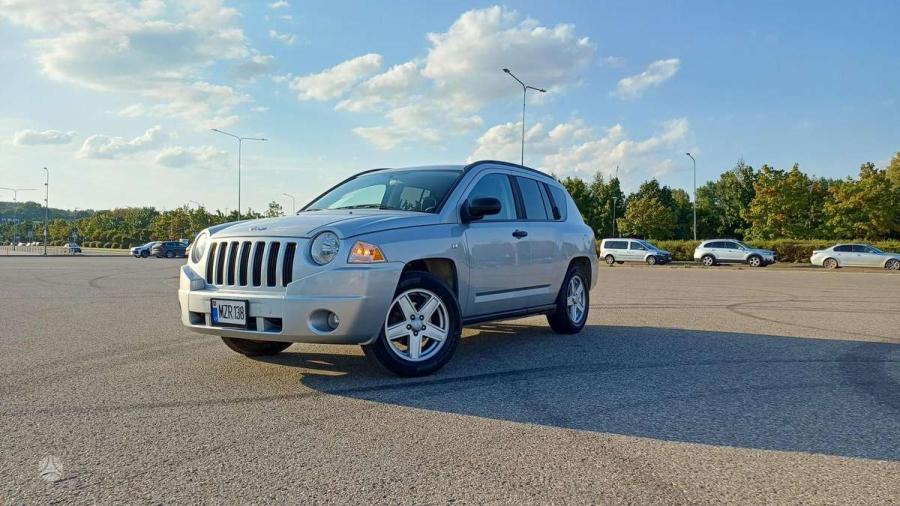 Grey Jeep Compass 2007 in Vilnius, with an engine capacity of 2.36 L and mileage of 165 thousand km for 3000 €, photo 4 on AUTOMOTO.COM.LV