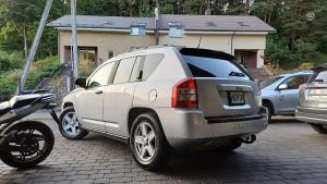 Grey Jeep Compass 2007 in Vilnius, with an engine capacity of 2.36 L and mileage of 165 thousand km for 3000 €, photo 7 on AUTOMOTO.COM.LV