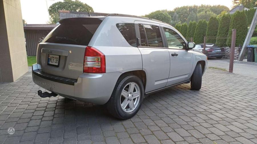 Grey Jeep Compass 2007 in Vilnius, with an engine capacity of 2.36 L and mileage of 165 thousand km for 3000 €, photo 8 on AUTOMOTO.COM.LV