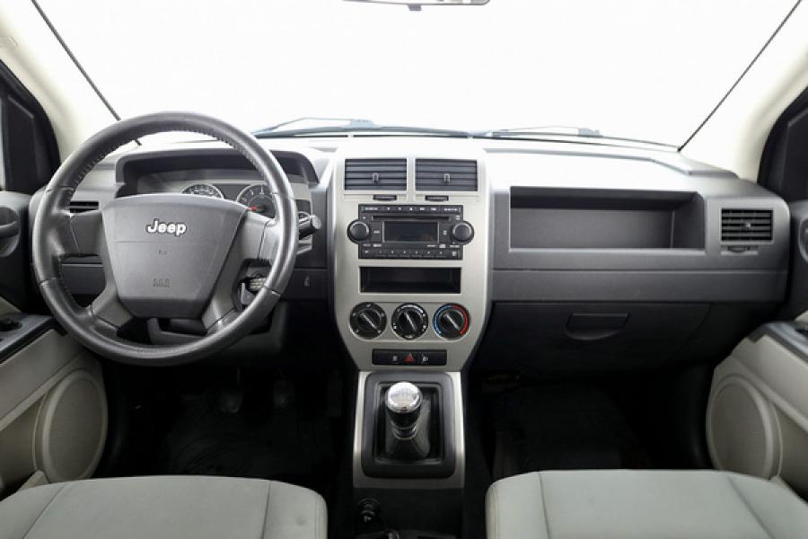 Grey Jeep Compass 2007 in Tallinn, with an engine capacity of 2.00 L and mileage of 319 thousand km for 1699 €, photo 6 on AUTOMOTO.COM.LV
