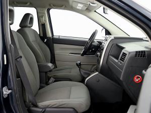 Grey Jeep Compass 2007 in Tallinn, with an engine capacity of 2.00 L and mileage of 319 thousand km for 1699 €, photo 7 on AUTOMOTO.COM.LV